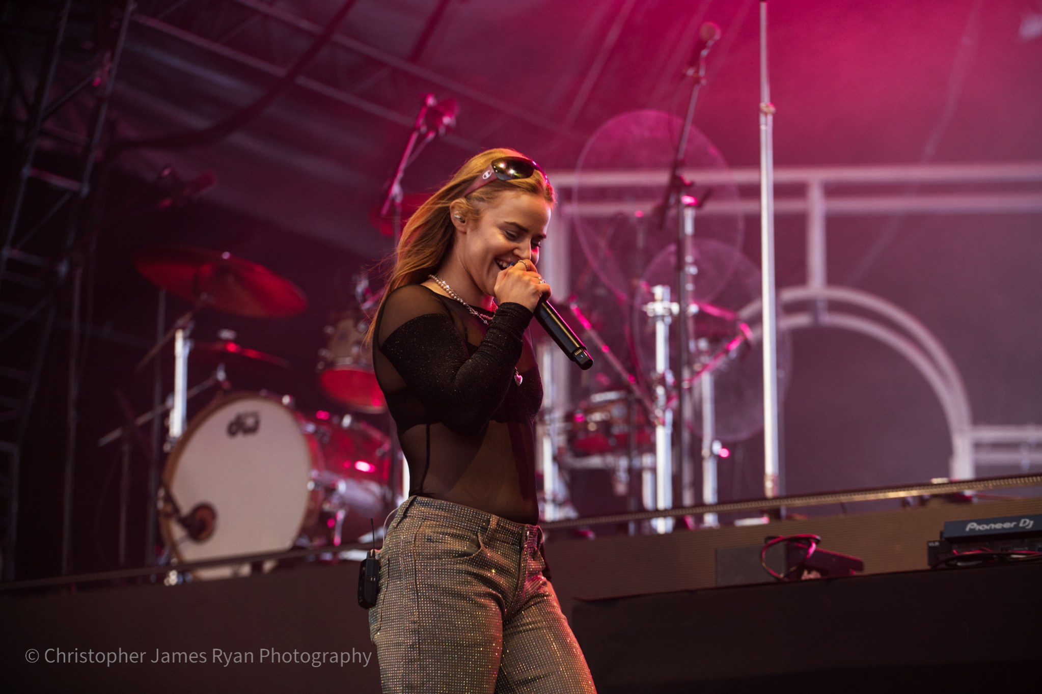 Becky Hill’s Unforgettable Night at Haydock – Banana Jazz